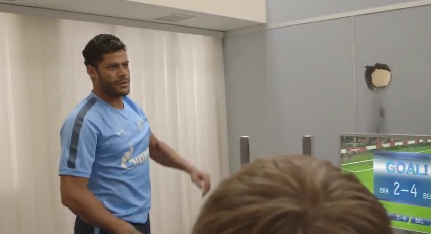 Hulk sfonda il muro con un controller (Video) | Calcioblog Hulk sfonda il muro con un controller (Video) | Calcioblog